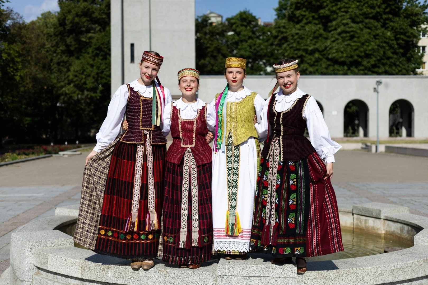 KTU mokslininkės darbas apie tautinio kostiumo raštus - KTU | KTU